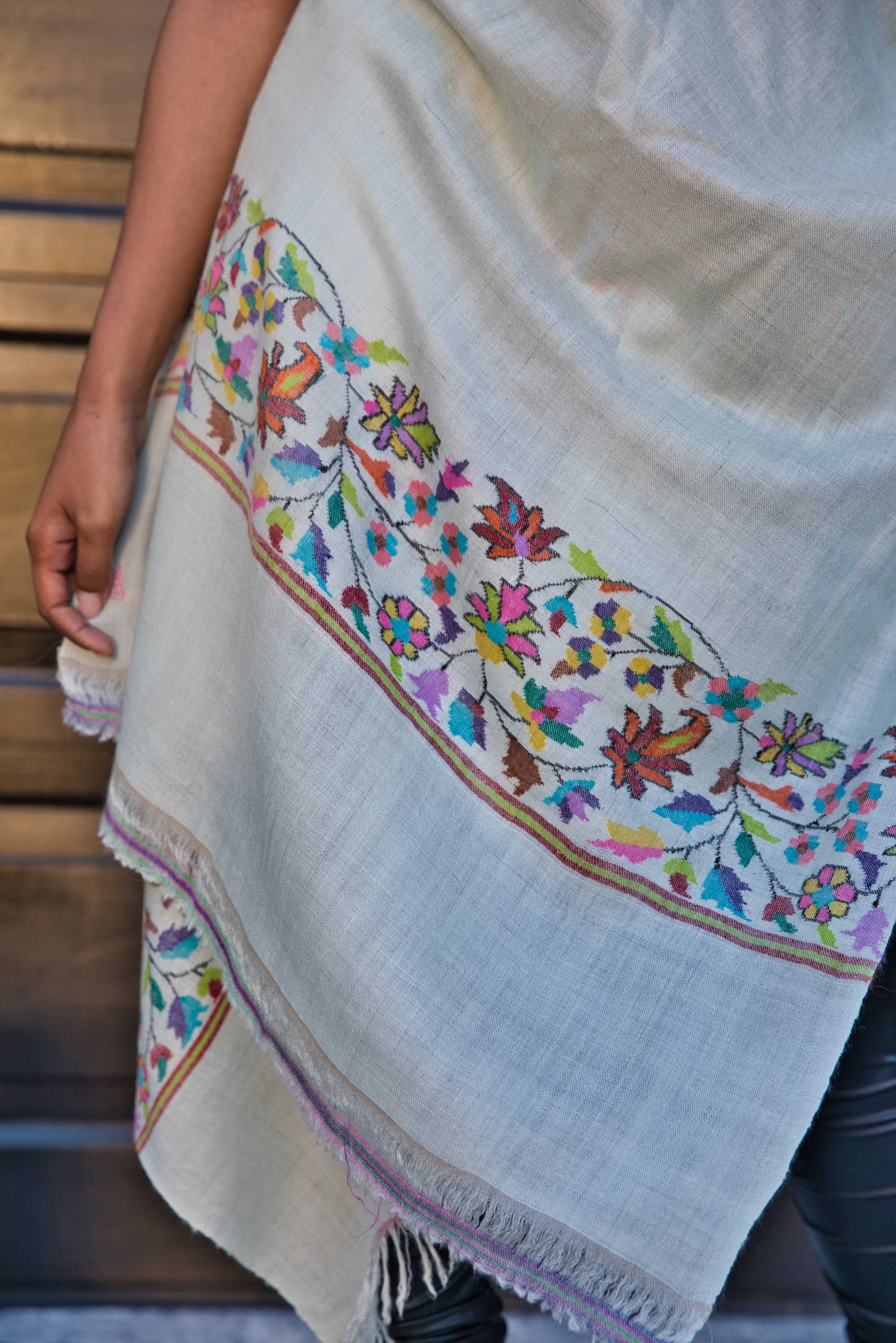 Pashmina Cashmere Scarf with Kani Weave Border – Red Diamond Luxury